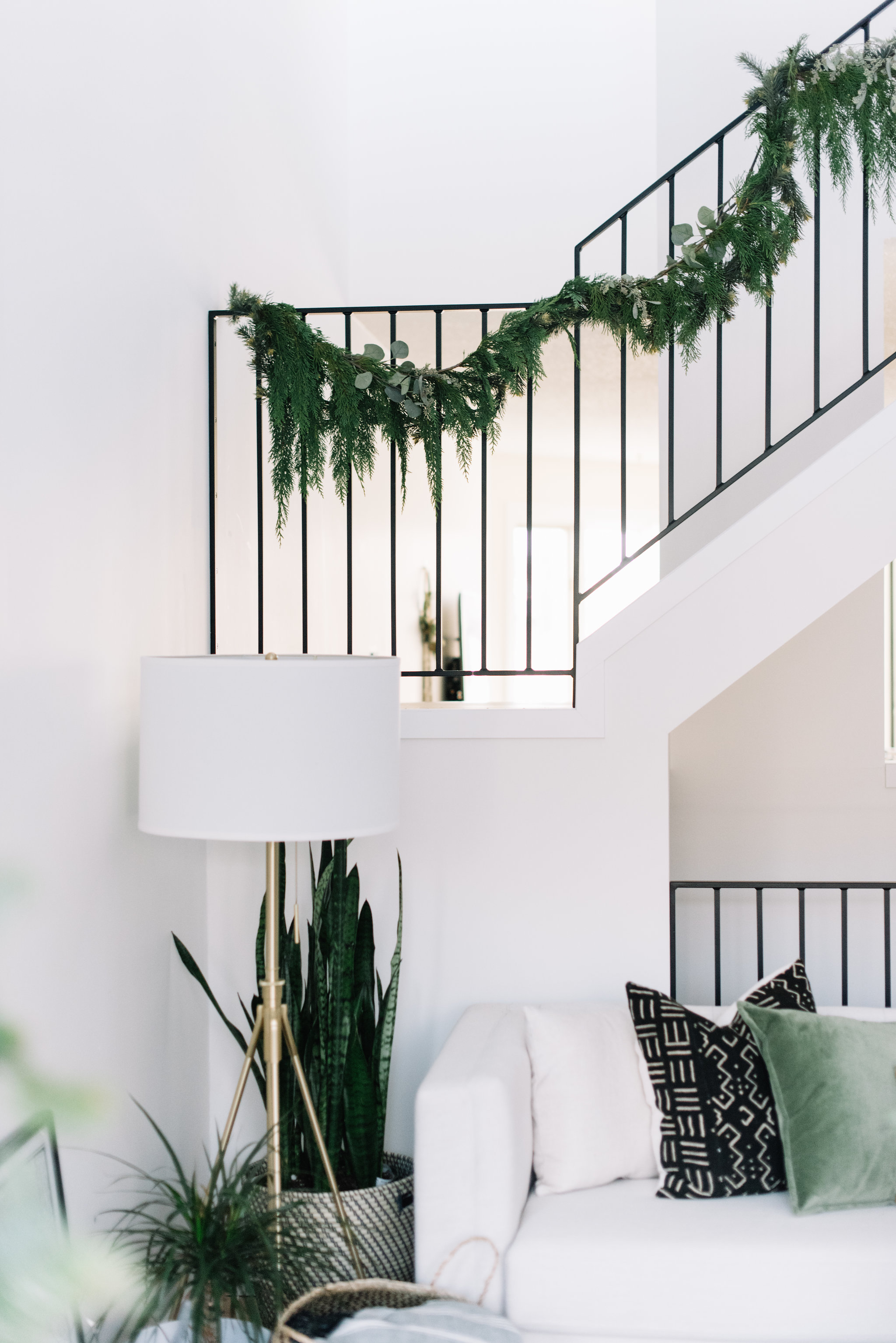 Modern Minimal Holiday Home Tour - Kristina Lynne